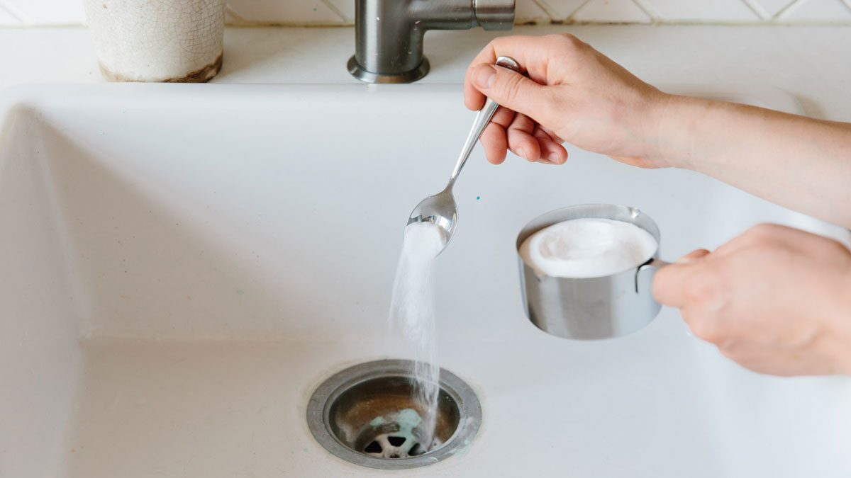 Truque simples elimina mal cheiro dos canos da cozinha e banheiro